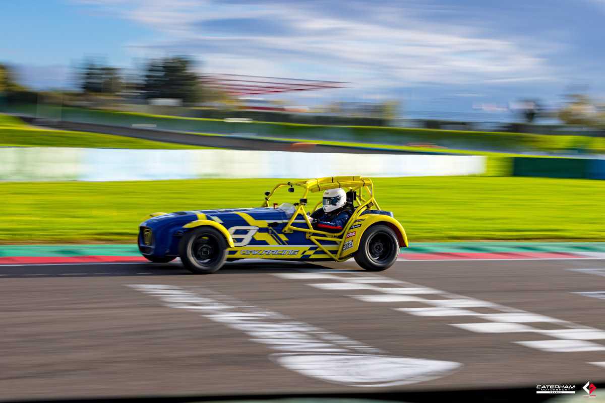 Caterham Competition France - Circuit Dijon-Prenois